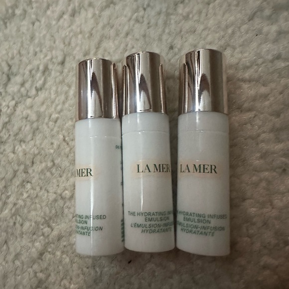 La Mer | Skincare | La Mer Hydrating Infused Emulsion Sample | Poshmark
